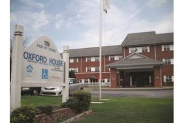 Oxford House – Oxford, AL – SeniorHousingNet.com